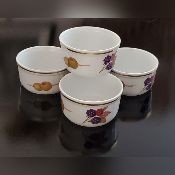 Royal Worcester | Dining | 4 Evesham Gold Oven Safe Ramekins By Royal ...